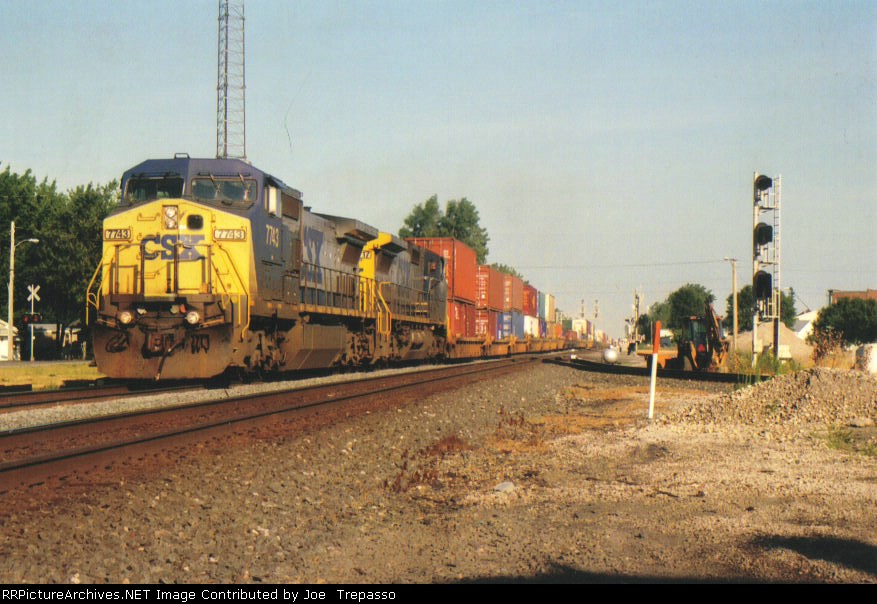 Q164 Goes East lead by CSXT 7743